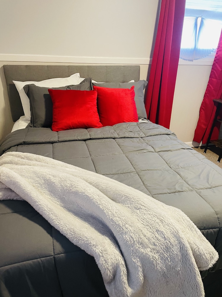 Cozy Home Sweet Homewood. - Worth, IL