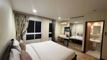 Quarto superior | Frigobar, cofres nos quartos, escrivaninha