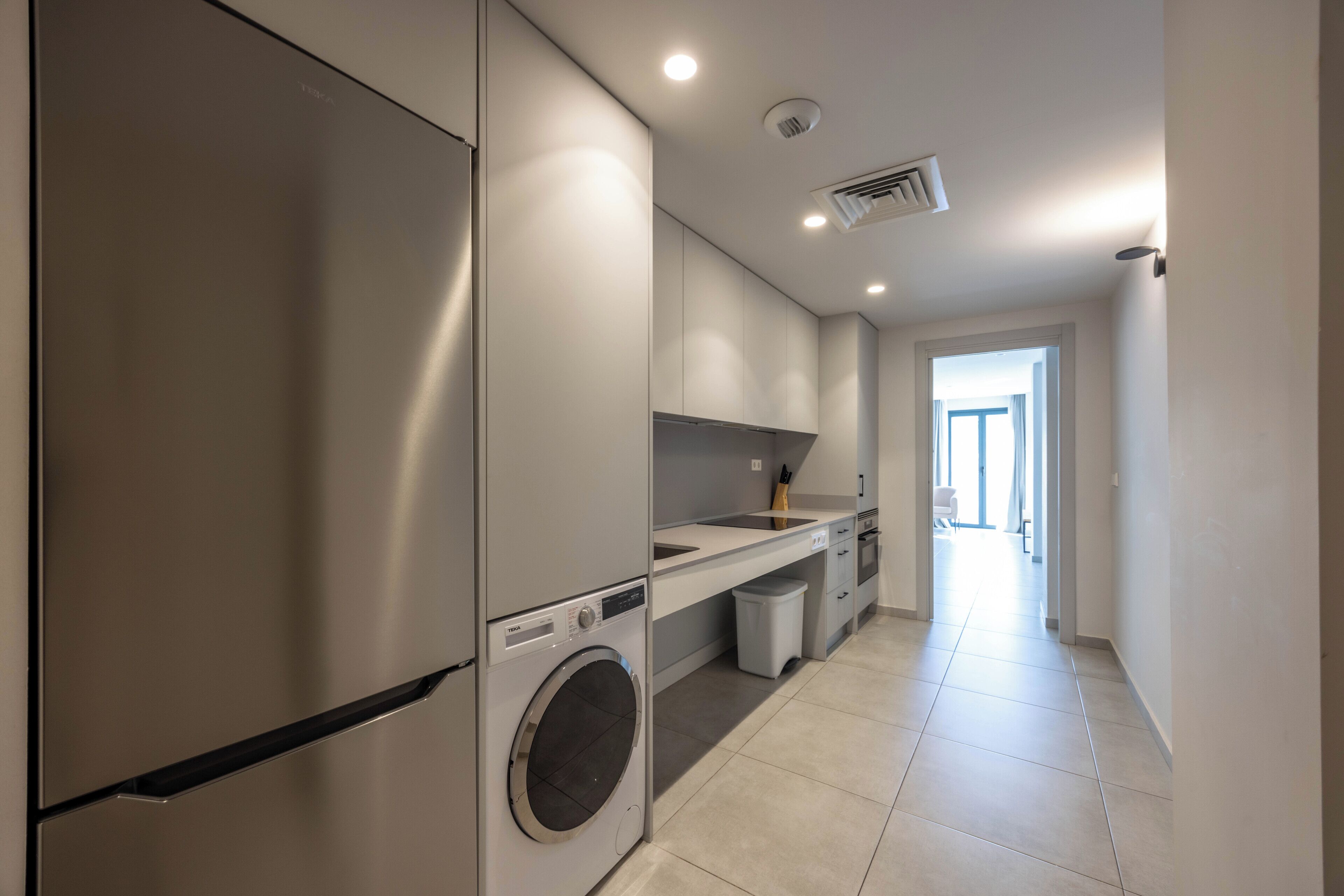 Apartamento Premium | Cozinha privada | Um frigorífico, um micro-ondas, um forno, uma placa de cozinha 