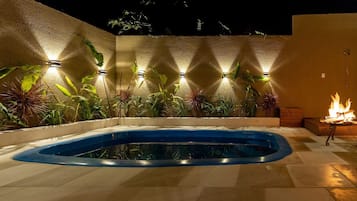 Casa Premium, acesso à piscina | Piscina | Piscina exterior, guarda-sóis, espreguiçadeiras