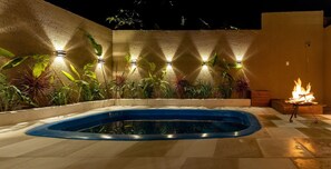 Casa Premium, acesso à piscina | Piscina | Piscina exterior, guarda-sóis, espreguiçadeiras 