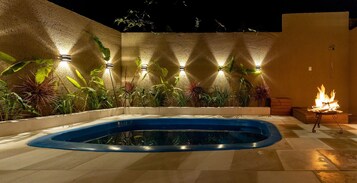 Casa Premium, acesso à piscina | Piscina | Piscina exterior, guarda-sóis, espreguiçadeiras 