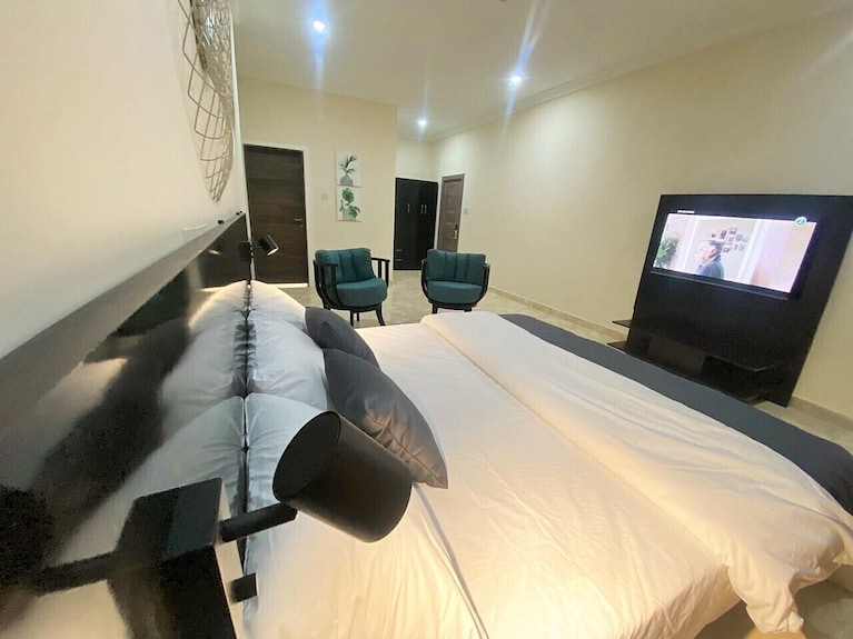 Abi's Hotel- Luxury Hotel /Wifi/ 24hrs Security/ 10mins From The Airport - Abuja