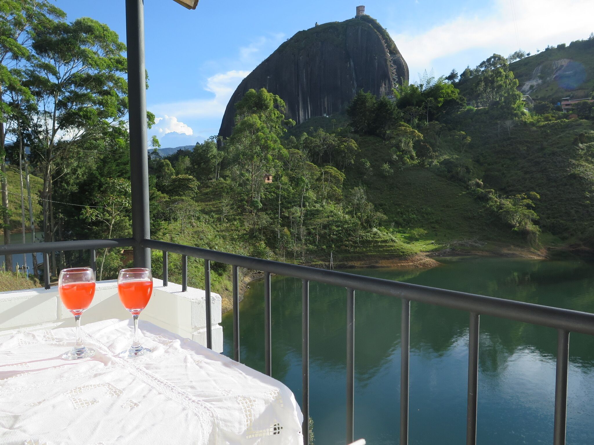 Quarto Triplo Básico | Roupa de alta qualidade, edredões de penas, minibar 