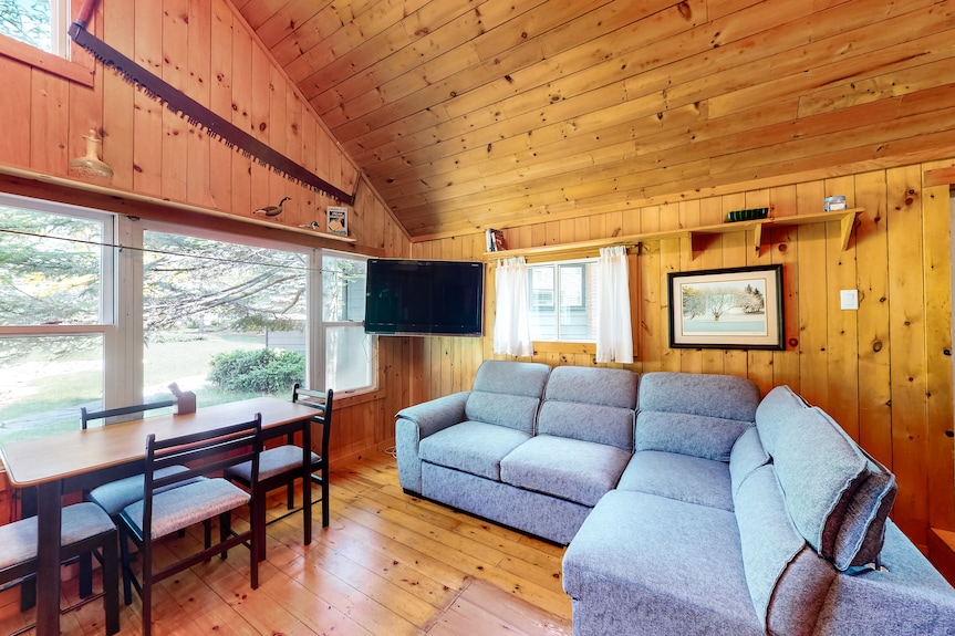 1 Bedroom With Loft 2-story Cottage With Grill, Heated Outdoor Pool - Wasaga Beach