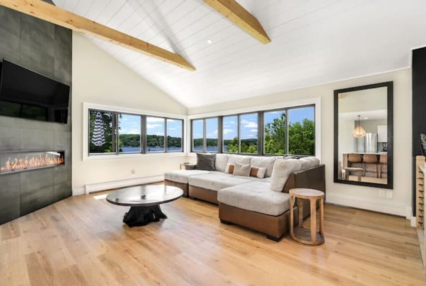 Sleeps 18!bring Or Rent A Boat, Pool Table, 2 Kitchens, Large Area To Entertain. - Danbury, CT