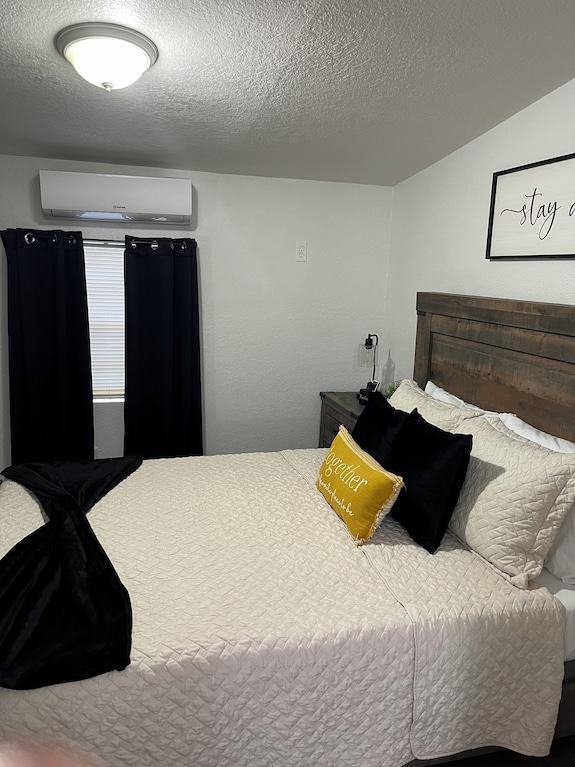 Escape By The Bay - Tampa Airport (TPA)