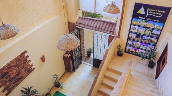 Pyramids Lounge - Giza