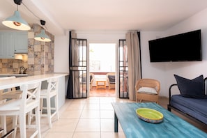 Apartamento família | Cofres nos quartos, ferros/tábuas de passar roupa, Wi-Fi de cortesia
