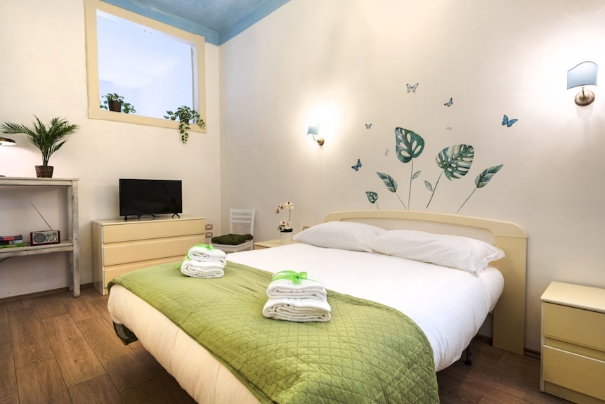 Guesthost - Colorful And Cheerful Apartment Equipped With All The Main Comforts To Accommodate Up To 4 People, Furnished With Great Taste Between Shabby Chic And Vintage. The Accommodation Is Located In A Very Convenient Position, In An Area Equipped Wit - Bari