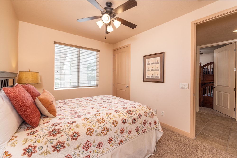 Las Palmas All Inclusive Amenities Resort | Newer Building | Pool View | 1808 - 유타