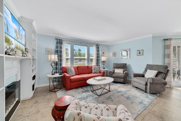 Updated, Ground Floor Unit W/ Pool & Gym, Sleeps 6 - Alabama Gulf Coast Zoo, Gulf Shores