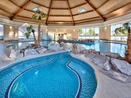 Piscina interior, piscina exterior 