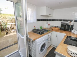 Geladeira, chaleira elétrica, torradeira