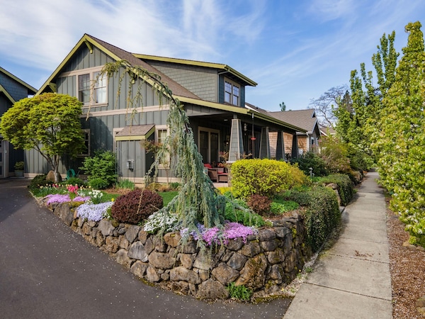 Neighborhood Nest 2 Bedroom Home By Redawning - Mount Hood, OR