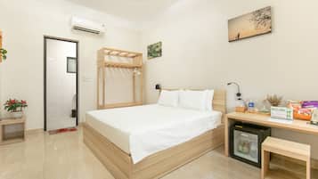 Frigobar, quartos à prova de som, Wi-Fi de cortesia, roupa de cama