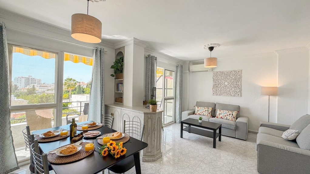 Apartamento "Hawaii 1ª Planta Burriana, Nerja" Con Piscina Compartida, Terraza Privada Y Wi-fi - Nerja