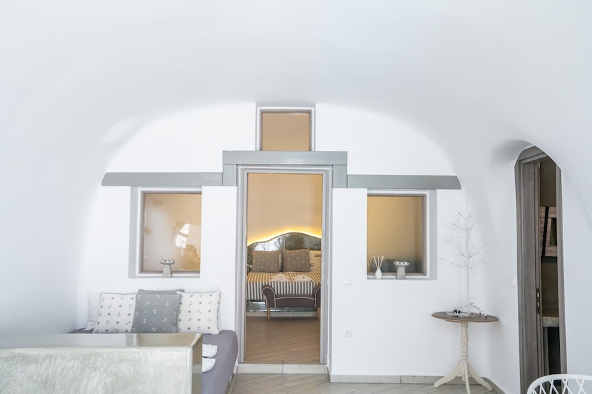 Grand Suite Double, Shared Pool, Near Fira - Santorini