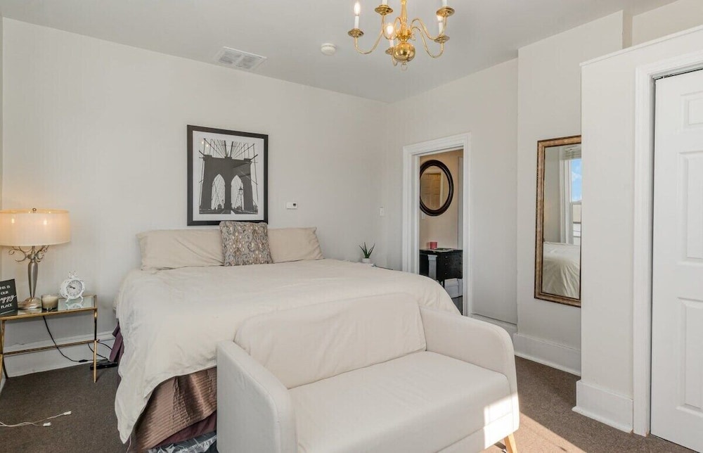 Studio W/king Bed, Close To Beach & Shops - Michigan City, IN