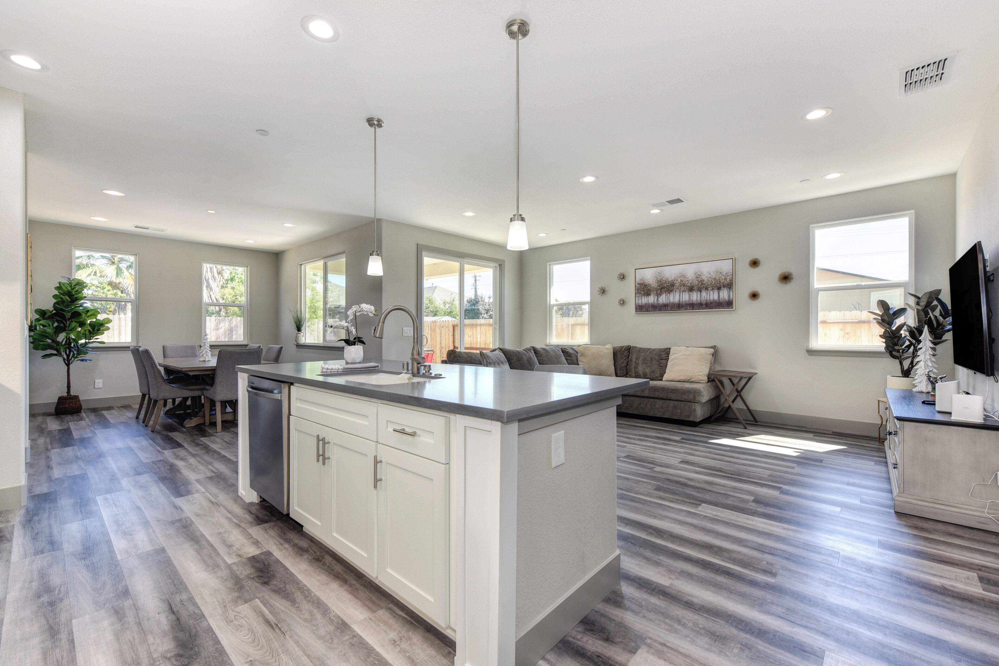 Perfect Long Term Rental Home In A Peaceful Neighborhood - Sacramento, CA