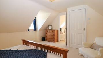 1 quarto, com decoração personalizada, com mobília individualizada