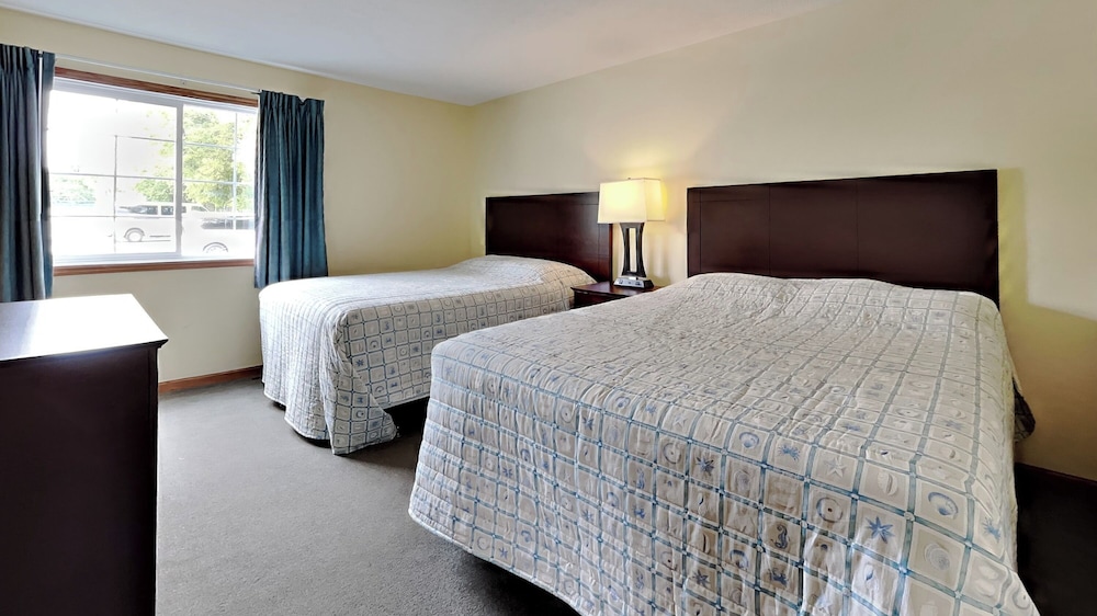 2 Br Pool View Unit - Updated Put-in-bay Condo - Only Steps From Lake Erie C4 - Put-in-Bay, OH