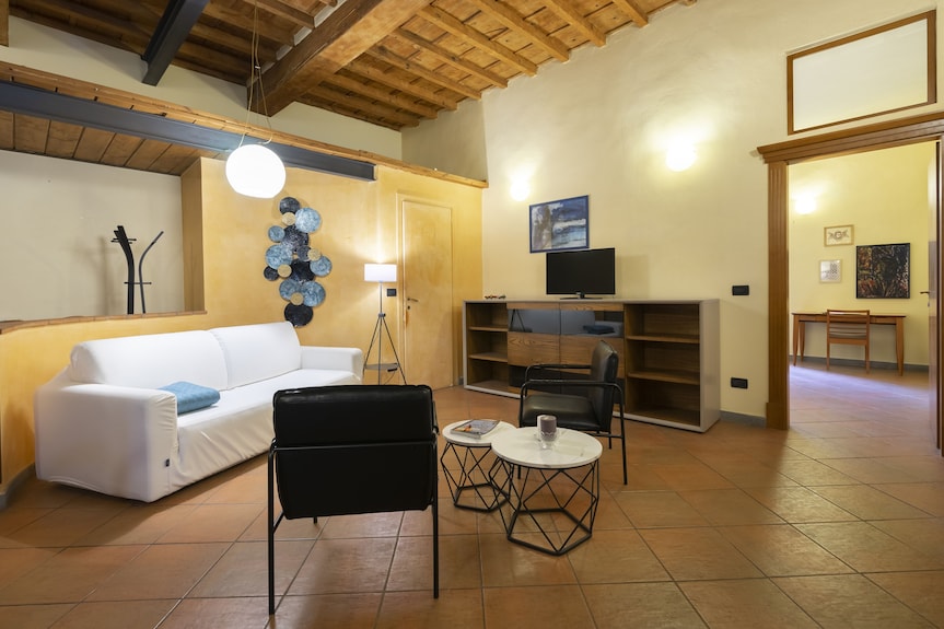 Verdi 11 - Two Bedroom Apartment, Sleeps 4 - Fiesole