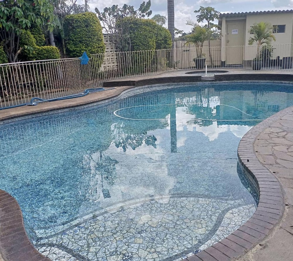 Neat And Cosy Cottage With Pool - 2103 - Harare