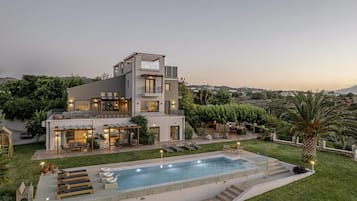 Casa | 9 quartos, quartos à prova de som