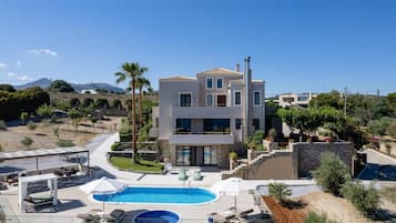 Casa | 6 quartos, quartos à prova de som