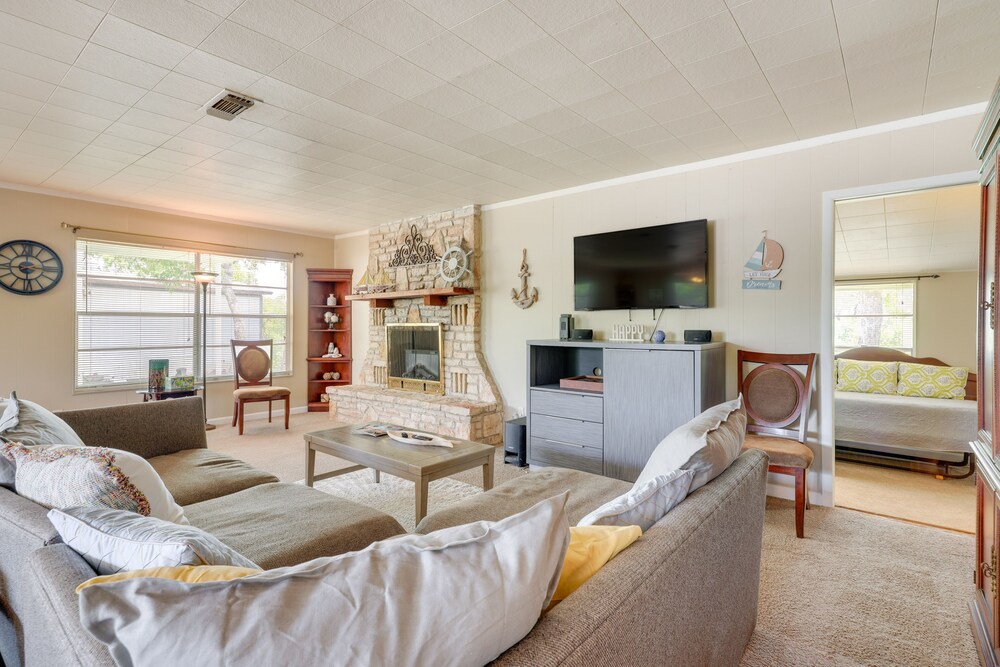 Pet-friendly Canyon Lake Home - 2 Mi To Beach! - Canyon Lake, TX