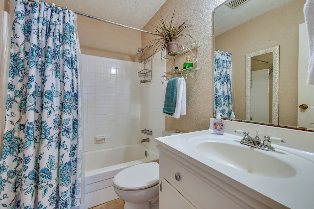 Spacious Montgomery Home ~ 3 Mi To Downtown! - Montgomery, AL