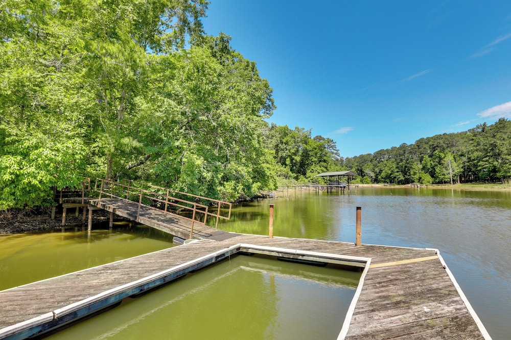 Charming Abbeville Home W/ Private Boat Dock! - Alabama