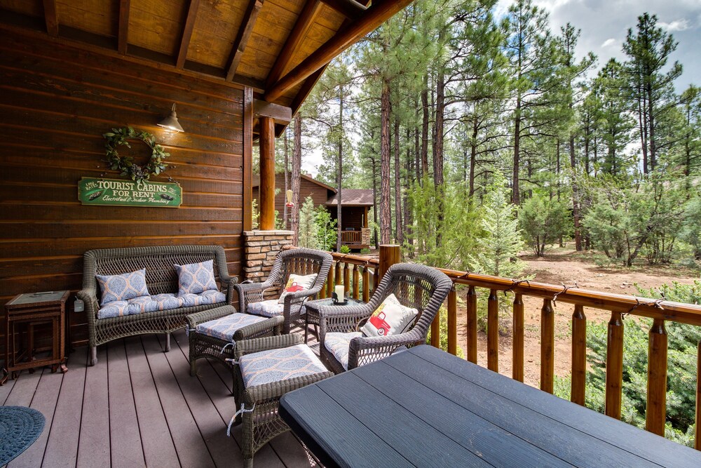 Deck & Fire Pit: Show Low 'Villa In The Pines' - Show Low, AZ