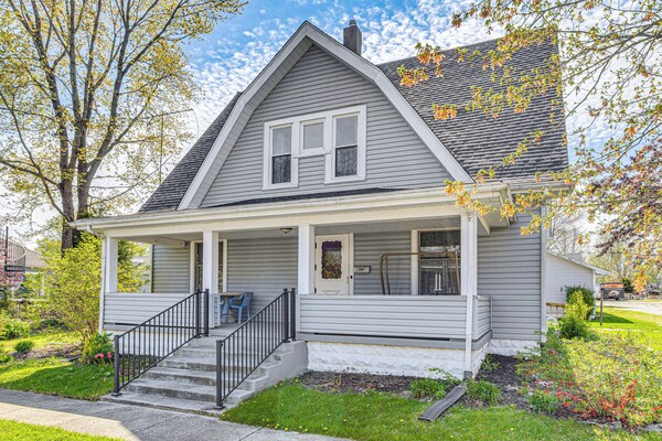 The Junction: Victorian Home In Quaint Fortville! - Greenfield, IN