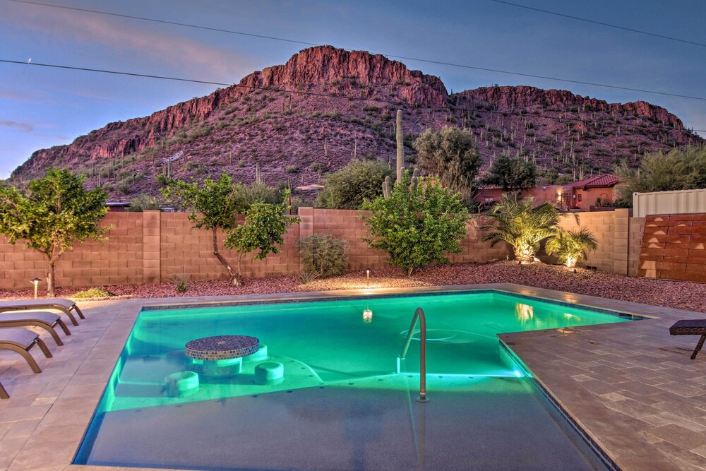 Luxe Phoenix Home: Desert Butte View & Heated Pool - Phoenix, AZ