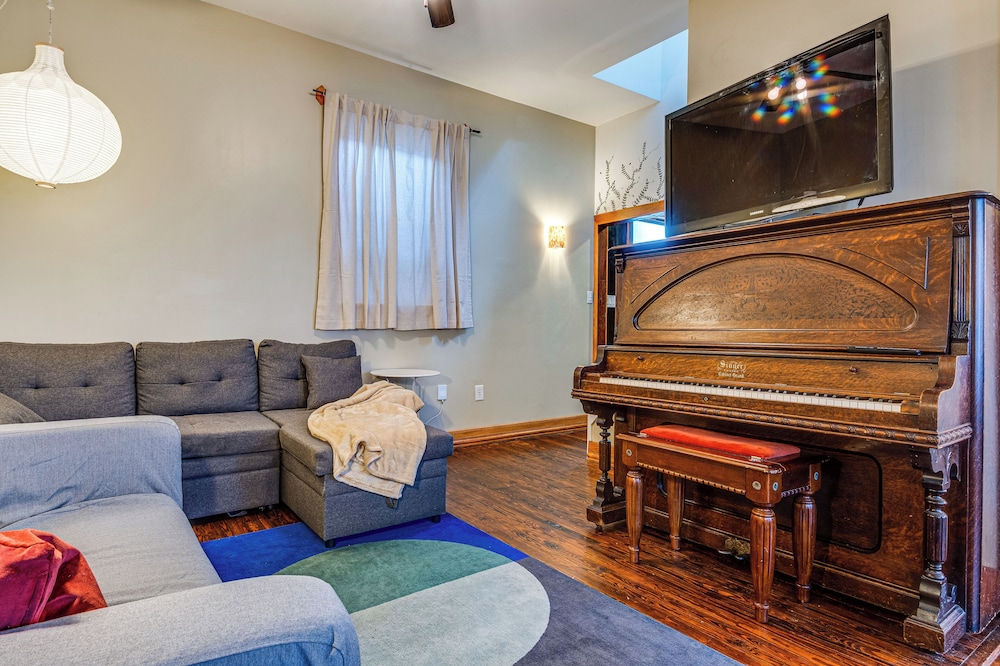 Cozy Indianapolis Vacation Rental W/ Micro Farm! - Greenwood, IN