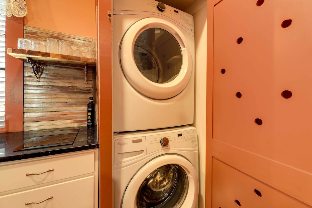 Victorian Vacation Rental Apt In Downtown New Bern - New Bern, NC