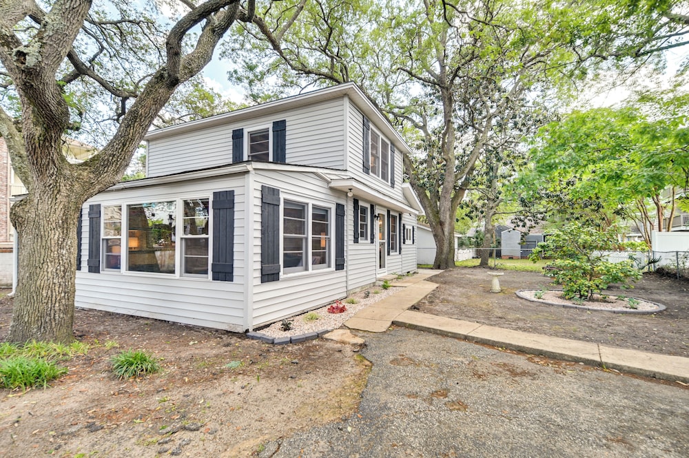 Chic Historic Myrtle Beach Cottage: Steps To Beach - Myrtle Beach