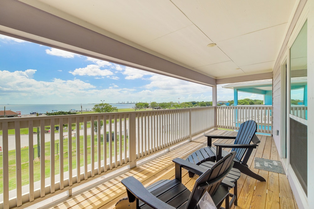 Bay-view La Porte Home Rental: Steps To Beach! - Baytown, TX