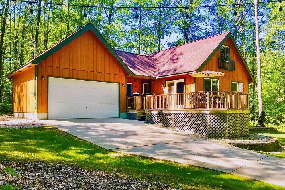 Higgins Lake Retreat - Hike, Swim, Relax! - Higgins Lake, MI