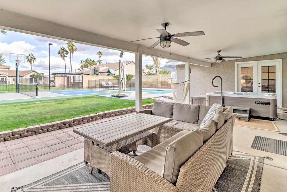 Pool, Hot Tub & Home Gym: Luxe Mesa Retreat - Mesa, AZ