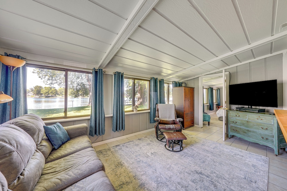 Riverfront Dixon, Illinois, Vacation Rental! - Illinois