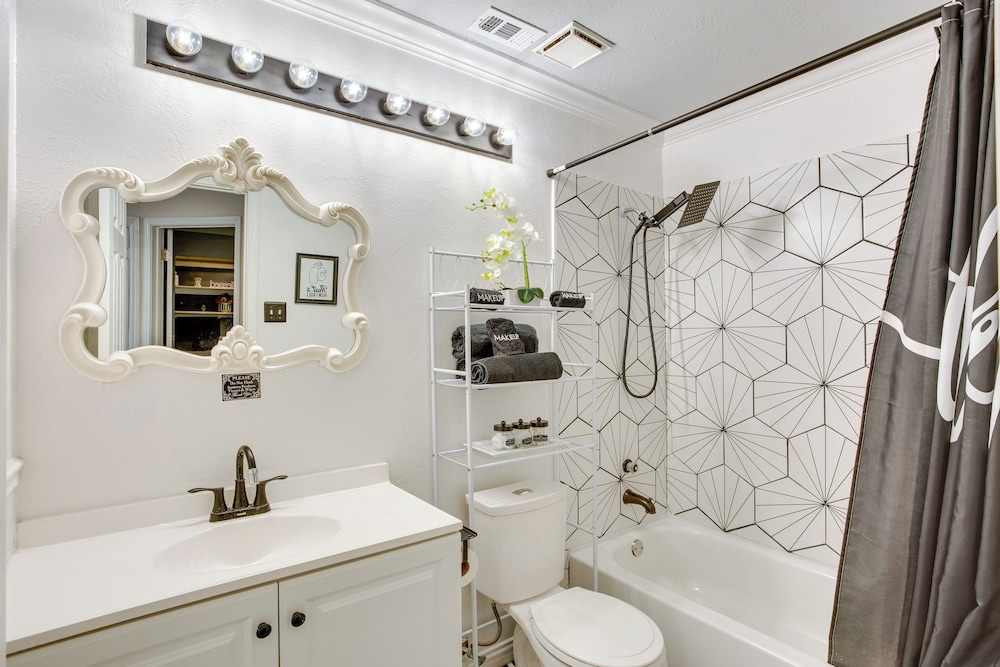 Walk To Lake! Rowlett Escape W/ Fire Pit & Views - Dallas, TX