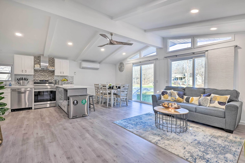 Game Room + Lake Access: Serene Tobyhanna Retreat - Pennsylvania