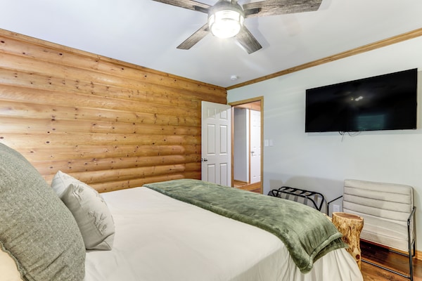 Furnished Deck + Lake Access: Fairland Log Cabin - Twin Bridges State Park, Fairland