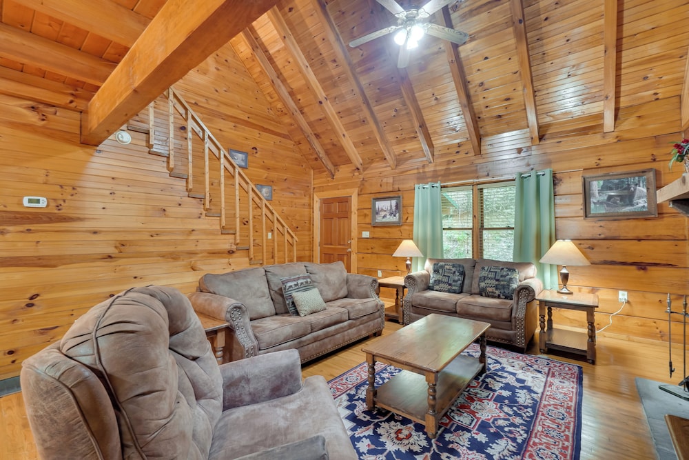 Cabin W/ Hot Tub ~ 6 Mi To Downtown Gatlinburg! - Gatlinburg, TN