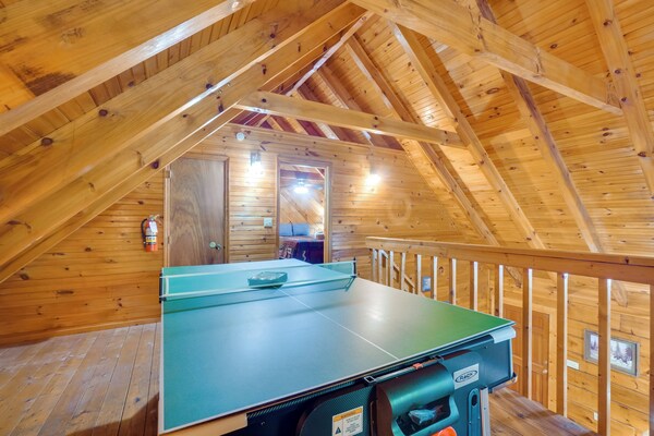 Cabin W/ Hot Tub ~ 6 Mi To Downtown Gatlinburg! - Gatlinburg, TN