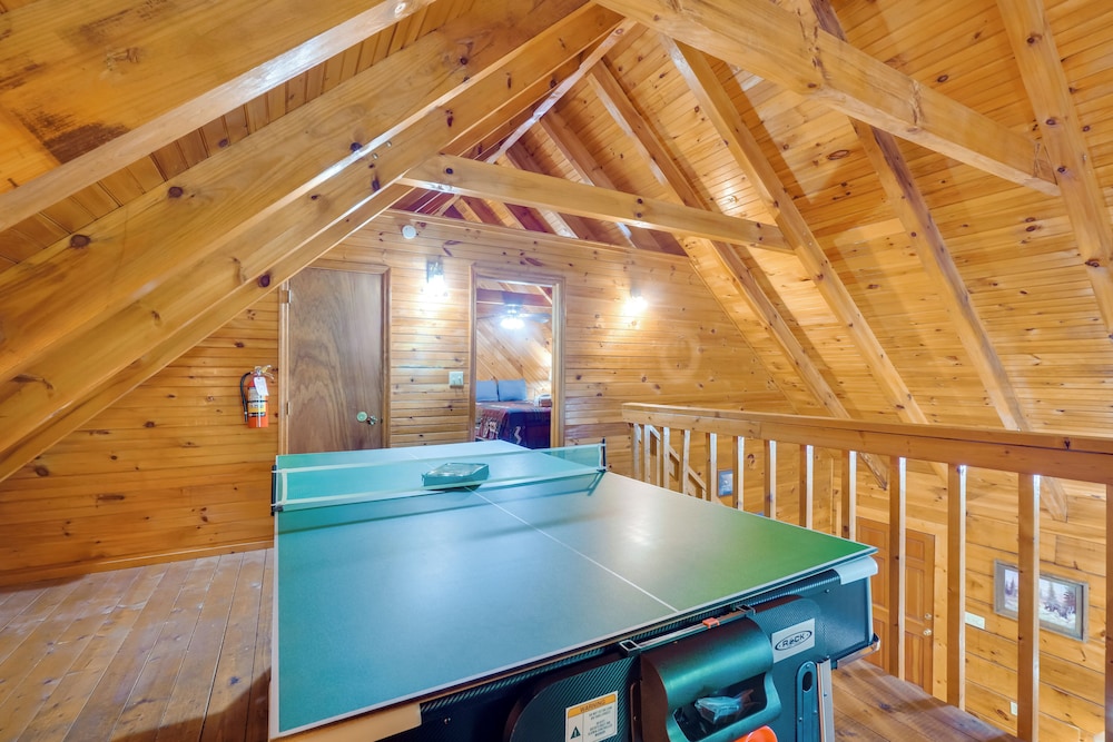 Cabin W/ Hot Tub ~ 6 Mi To Downtown Gatlinburg! - Gatlinburg