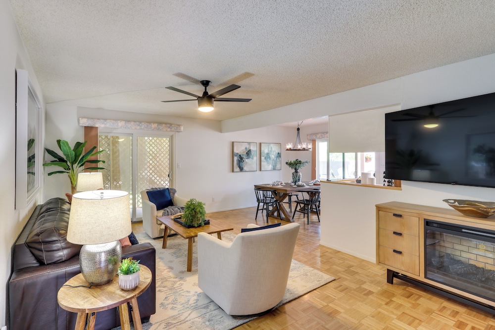 5 Mi To Ocotillo Golf Course: Chic Sun Lakes Home! - Sun Lakes, AZ